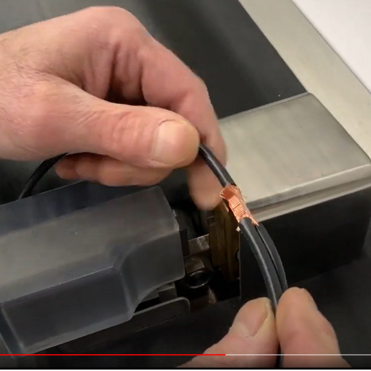 VIDEO: Branson Wire Splicer model 2032S with ergo work station ...